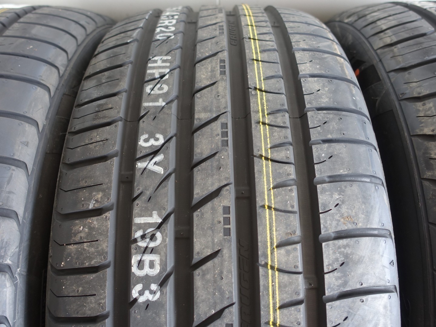 Kumho 275-45-20 (2) - Dekkjasalan